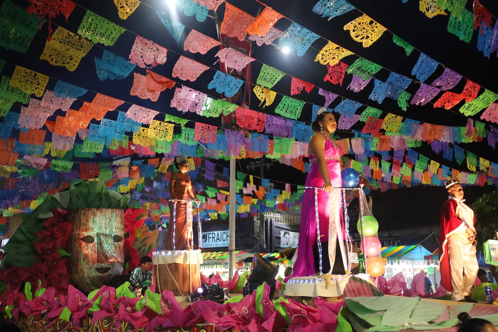 Tenosique celebra su gran desfile de carros alegóricos - Tenosique Tab.